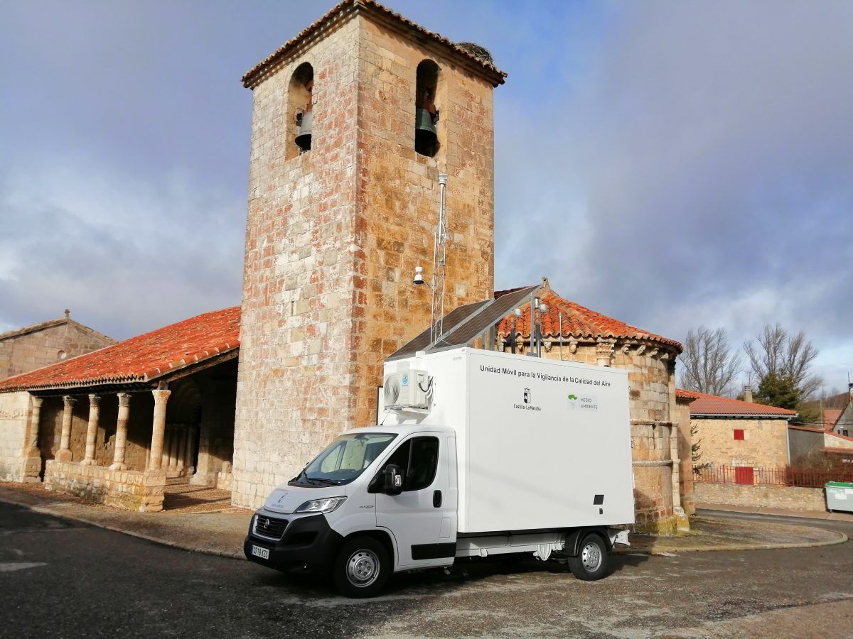 Mobile air quality units for smart cities